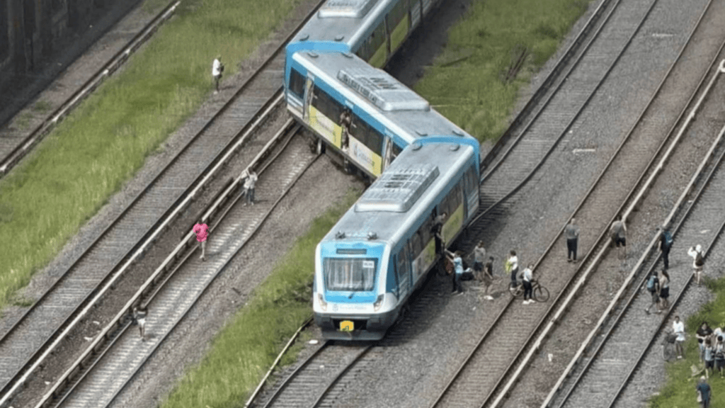 Accidente en el tren Sarmiento: al menos 20 pasajeros heridos | Crónica ...