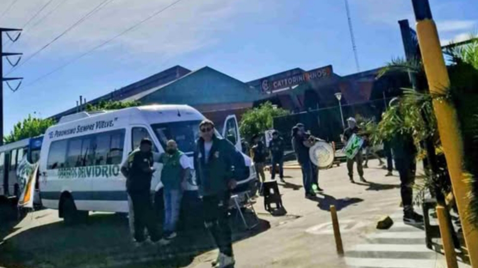 Conflicto gremial en la fábrica Cattorini: salarios adeudados y despidos