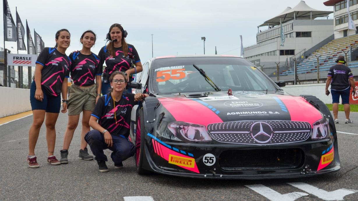 El Vitarti Girl's Team, la fuerza de las mujeres en el Top Race